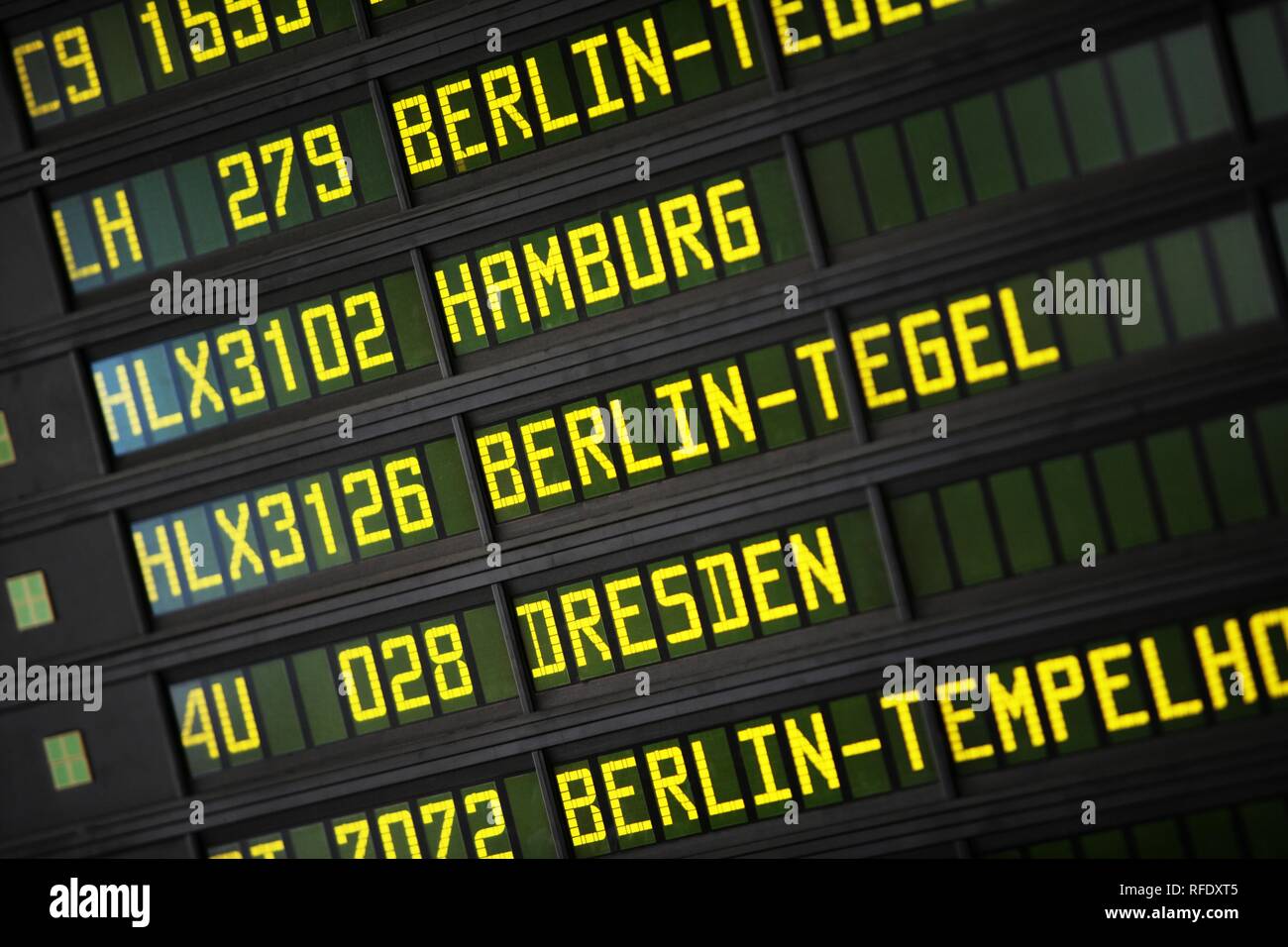 Departure display hi-res stock photography and images - Alamy