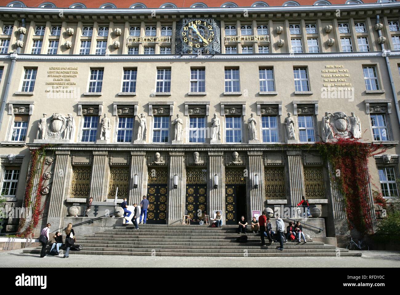 Bibliothek hi-res stock photography and images - Alamy