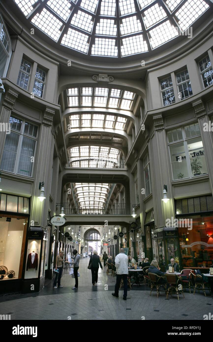 Department store buildings roofs hi-res stock photography and images ...