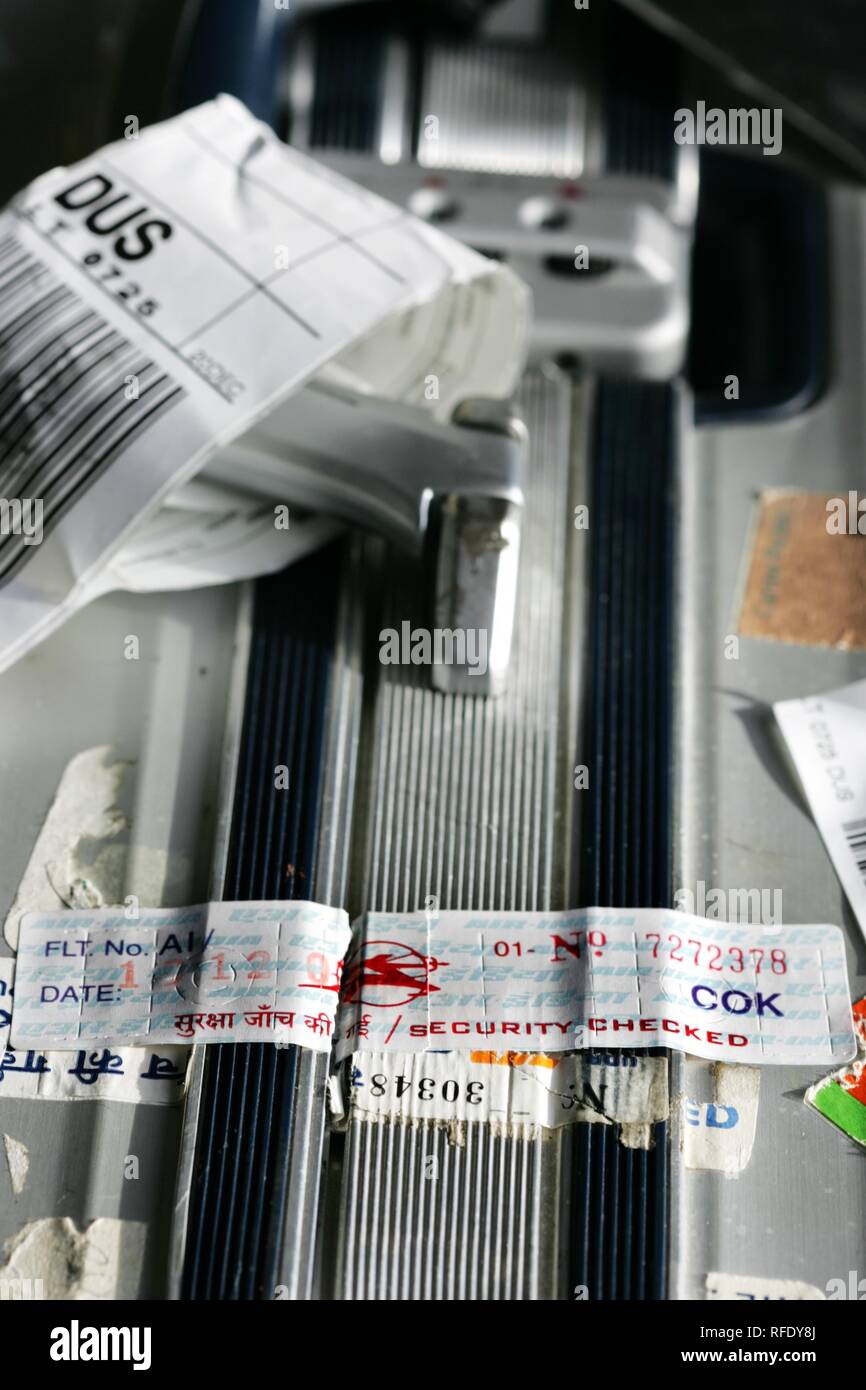 Security flughafen koffer hi-res stock photography and images - Alamy