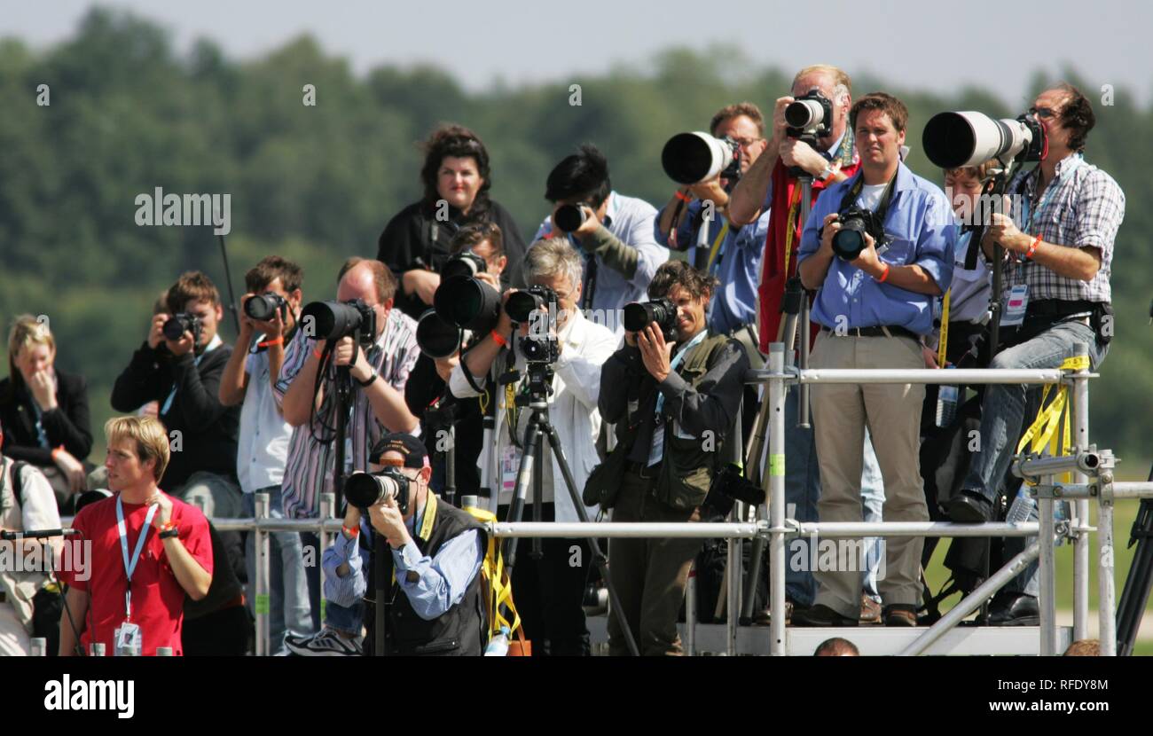 Photographers, arrival of pope Benedict XVI., World Youth Day, Cologne ...