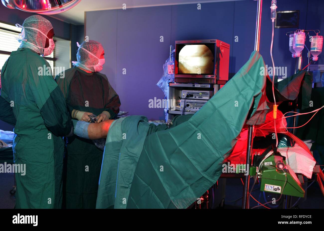 Arthroscopic surgery of knee joint Stock Photo - Alamy