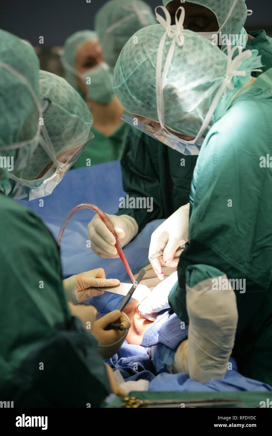 Knee replacement, artifical knee joint, operation Stock Photo - Alamy