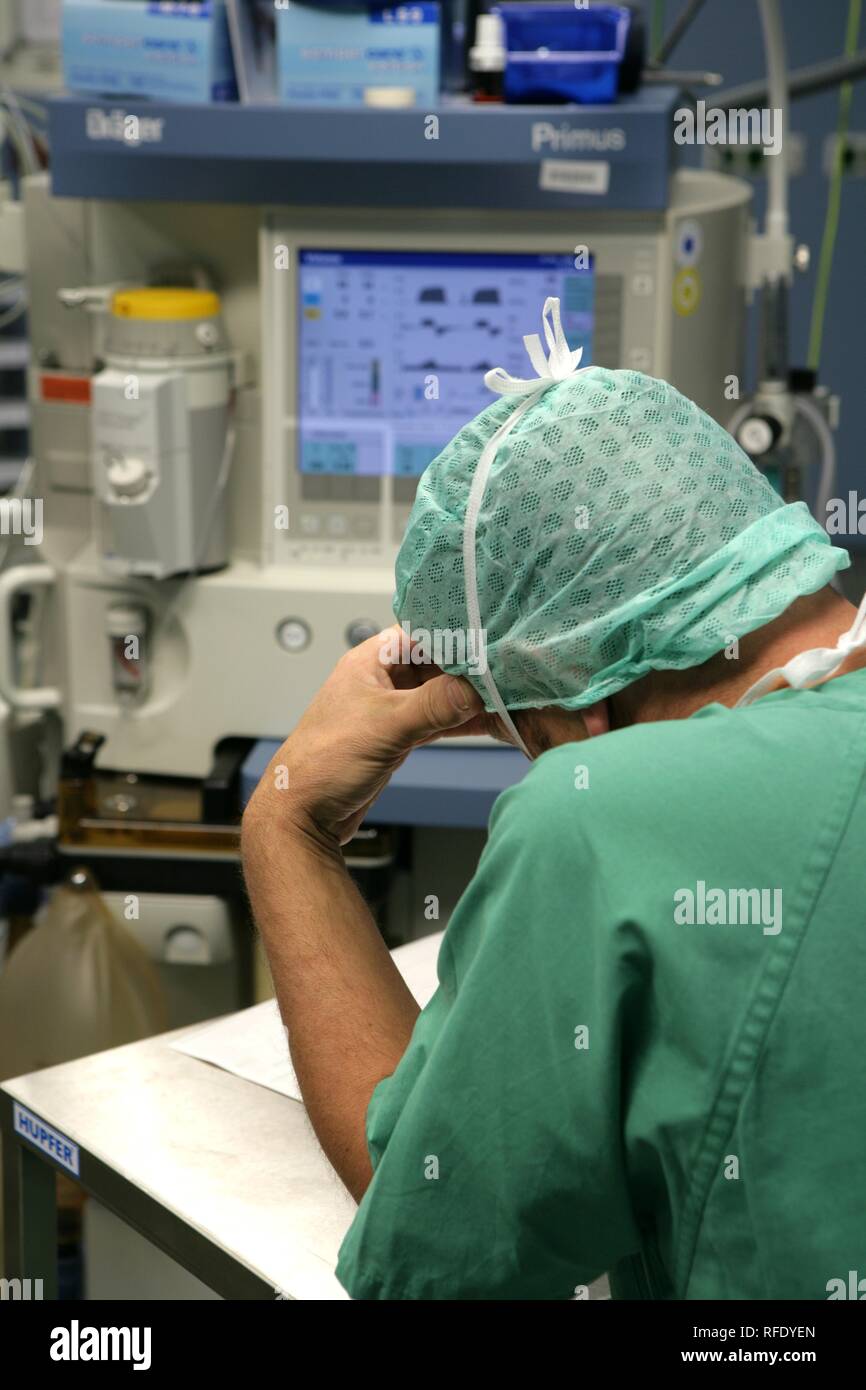 Anaesthetists hi-res stock photography and images - Alamy