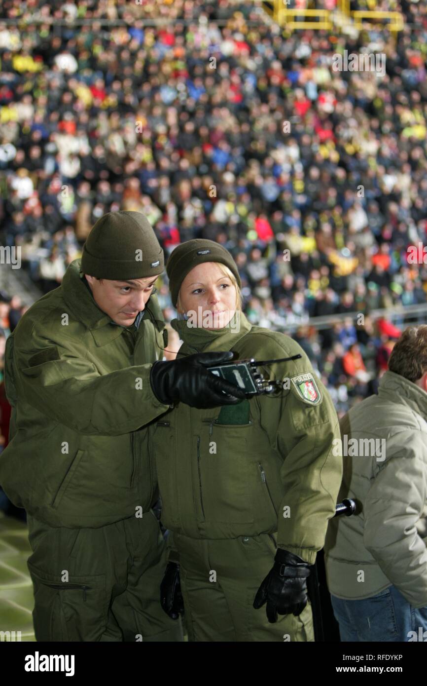 Police training hi-res stock photography and images - Alamy