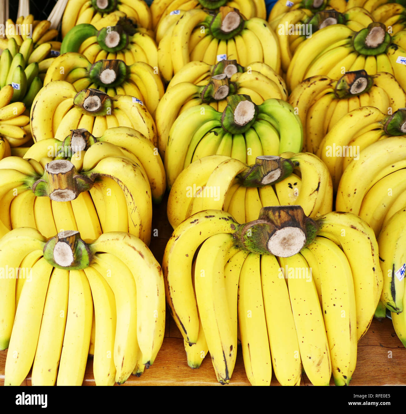 Ripe bananas in a market Stock Photo - Alamy