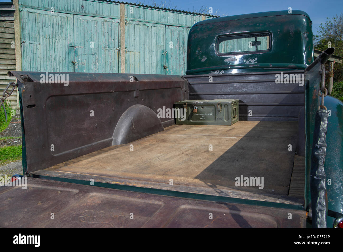 One ton ute hi-res stock photography and images - Alamy