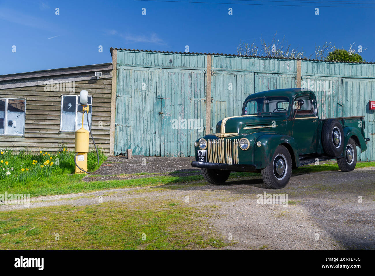 1 ton truck hi-res stock photography and images - Alamy