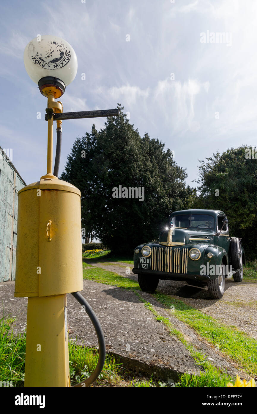 1947 Ford 1 Ton pick up truck Stock Photo - Alamy