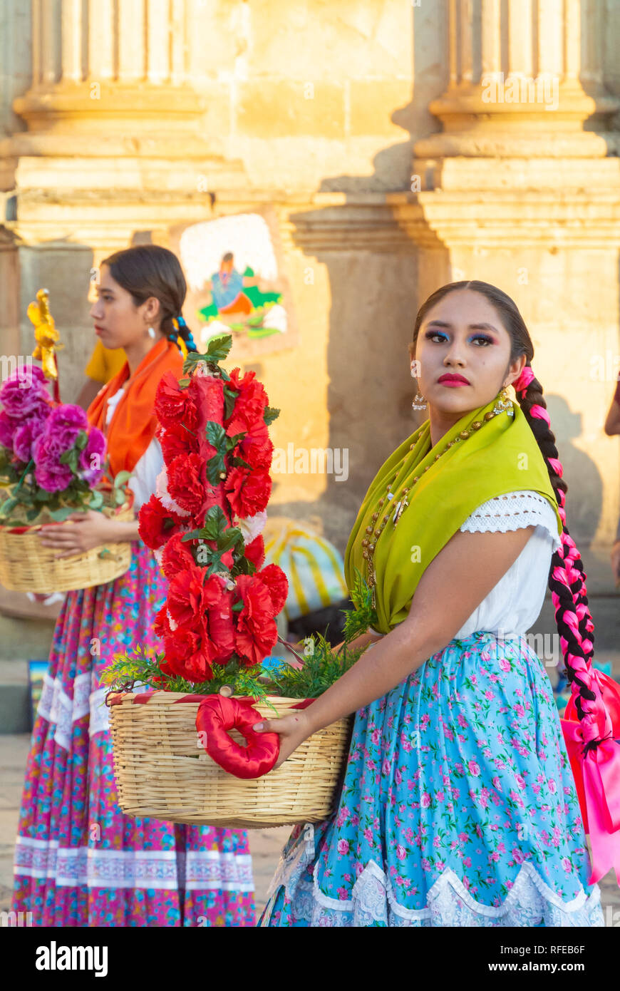 Local woman in a traditional costume, oaxaca, mexico Stock Photo - Alamy