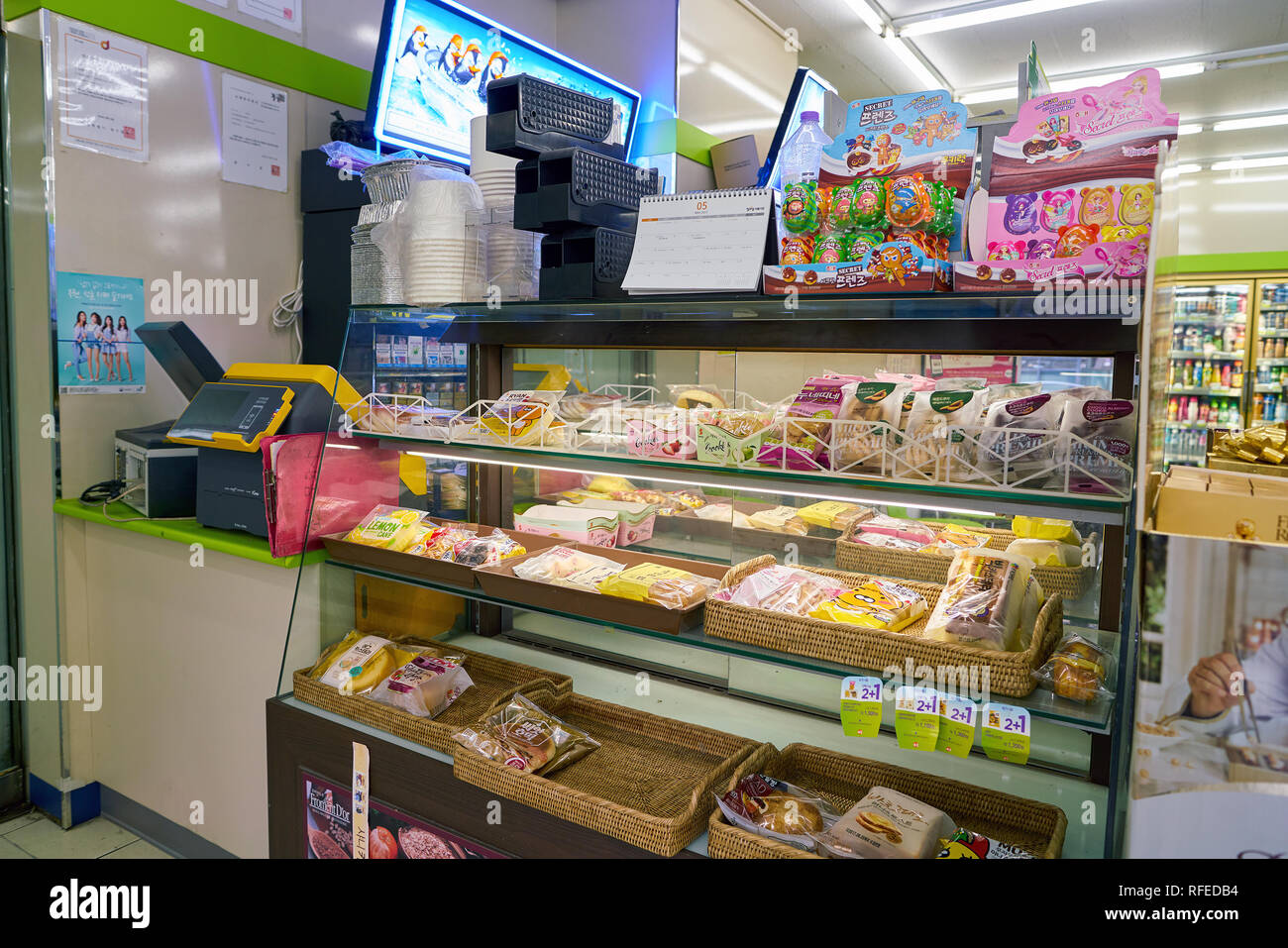 Inside convenience store hi-res stock photography and images - Alamy