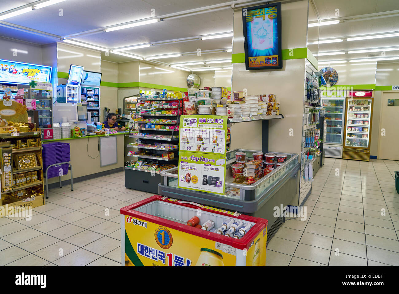 Convenience store inside not japan hi-res stock photography and images ...