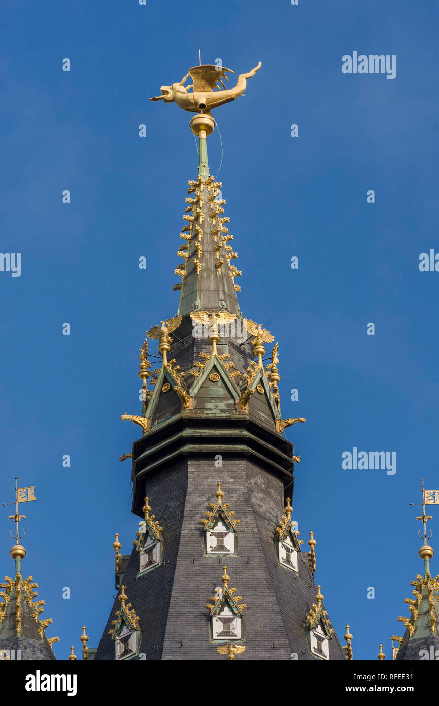 Dragon weather vane hi-res stock photography and images - Alamy