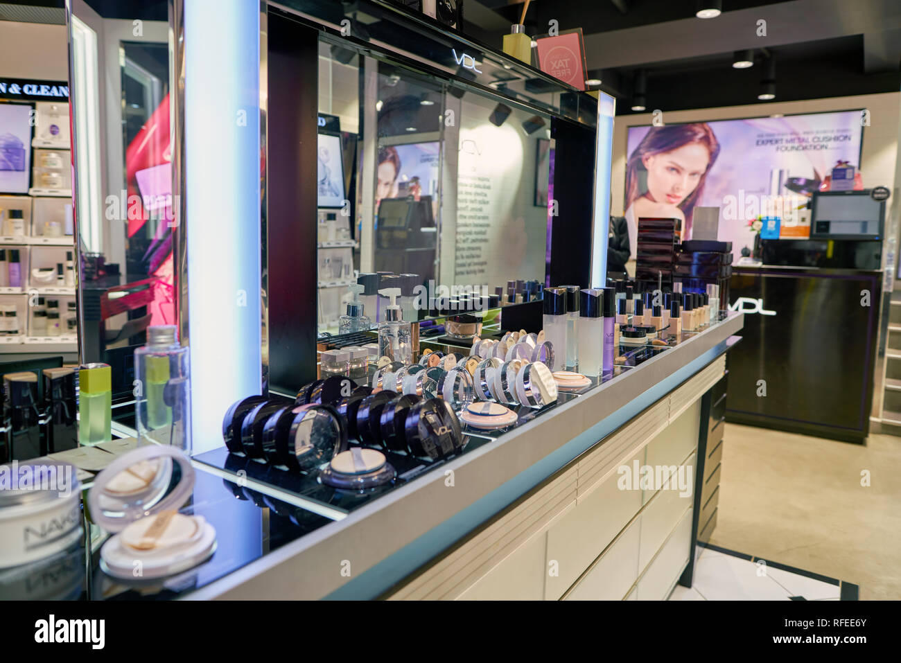 Cosmetics shop seoul hi-res stock photography and images - Alamy