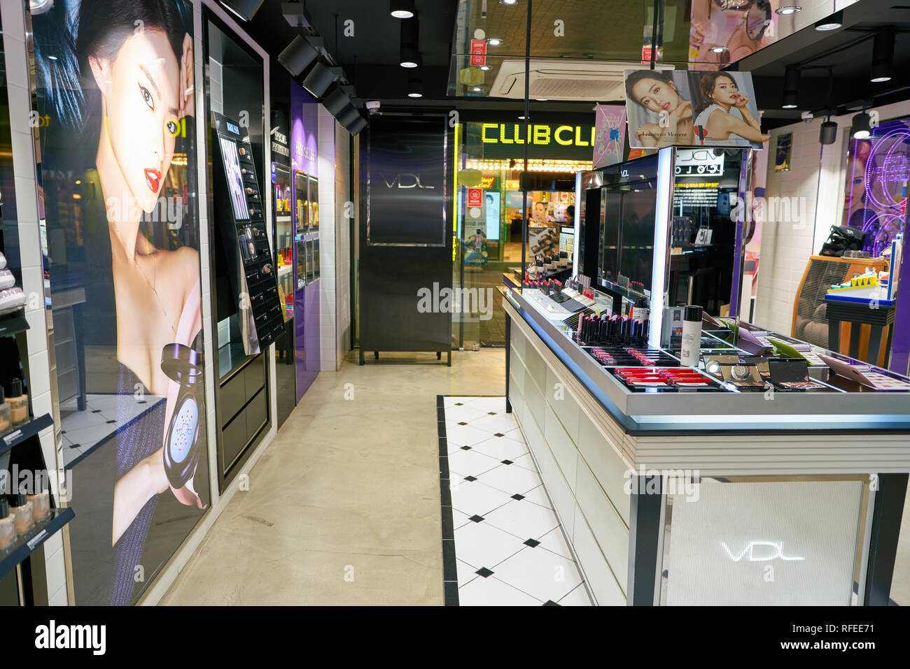 Cosmetics shop seoul hi-res stock photography and images - Alamy