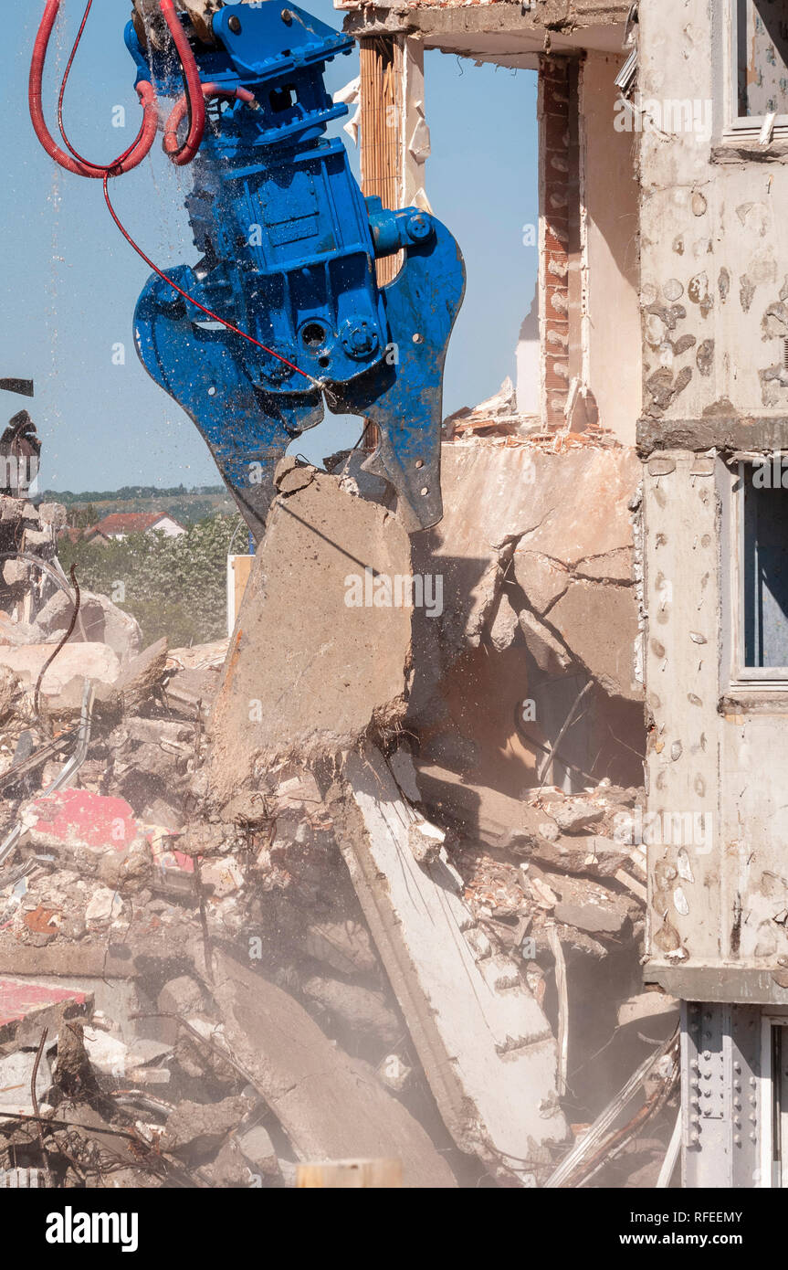 Concrete cracker jaw hi-res stock photography and images - Alamy