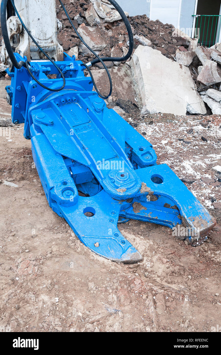 Close-ups on the jaw of a steel shears Stock Photo - Alamy