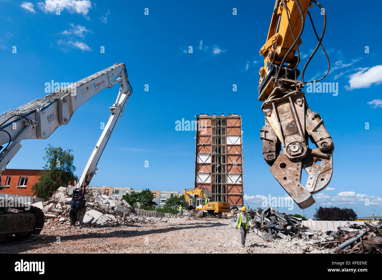 Demolition shears steel shears hi-res stock photography and images - Alamy