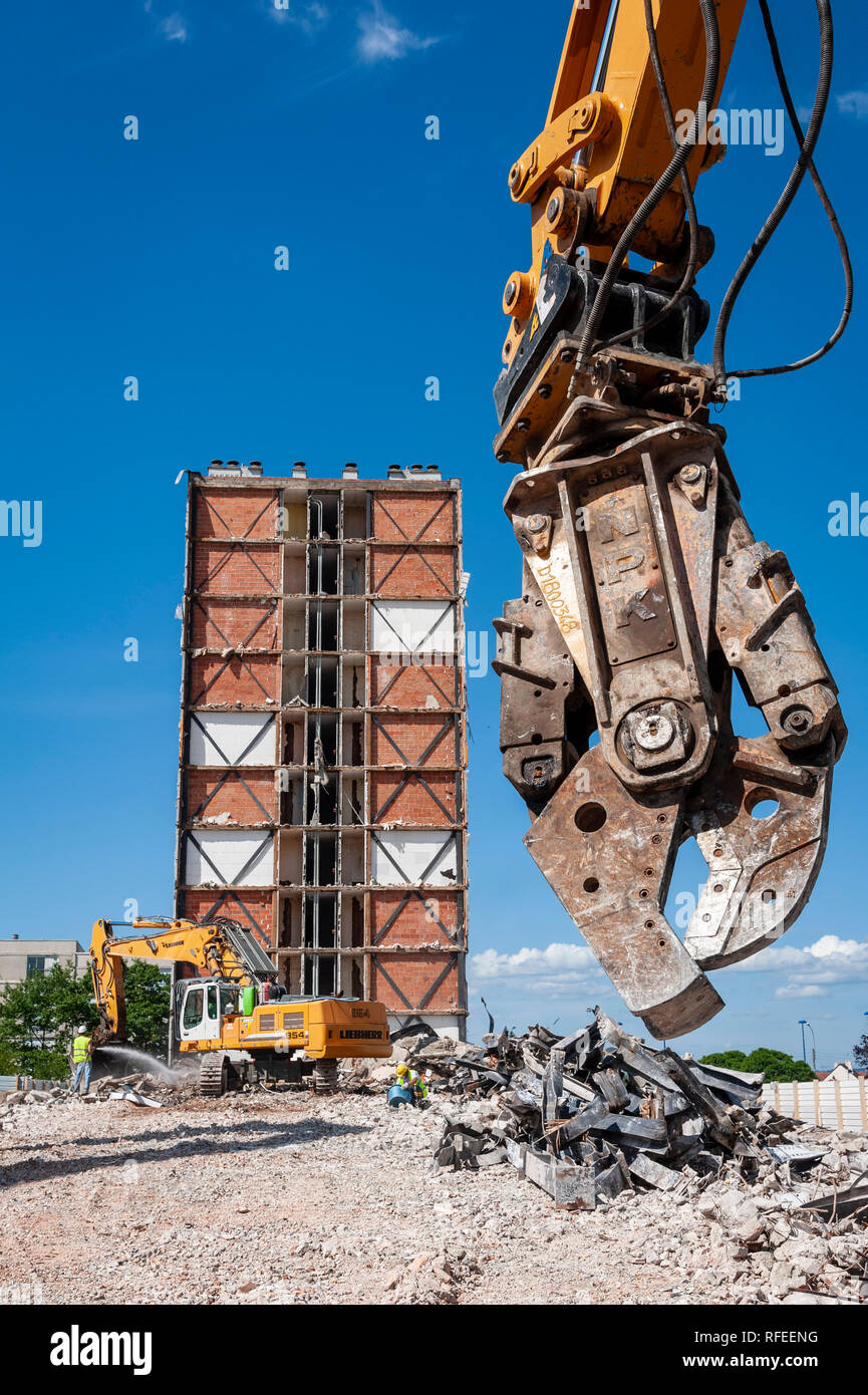Hydraulic demolition shears hi-res stock photography and images - Alamy
