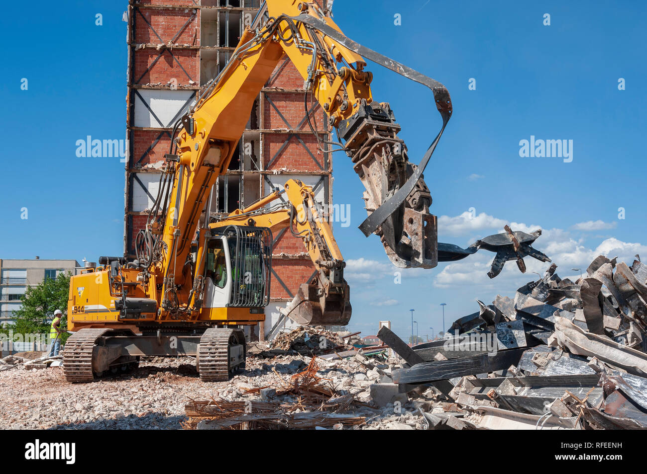 Hydraulic Demolition Shears High Resolution Stock Photography and ...