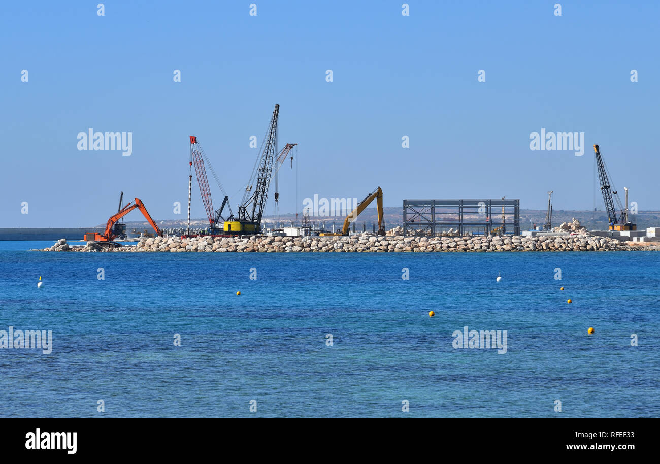 Construction of pier on the sea coast Stock Photo - Alamy