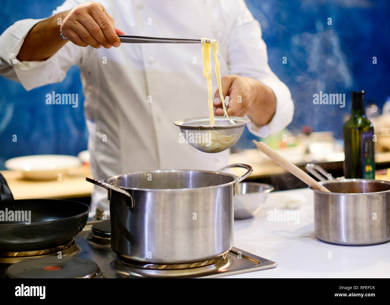 One pot spaghetti hi-res stock photography and images - Alamy