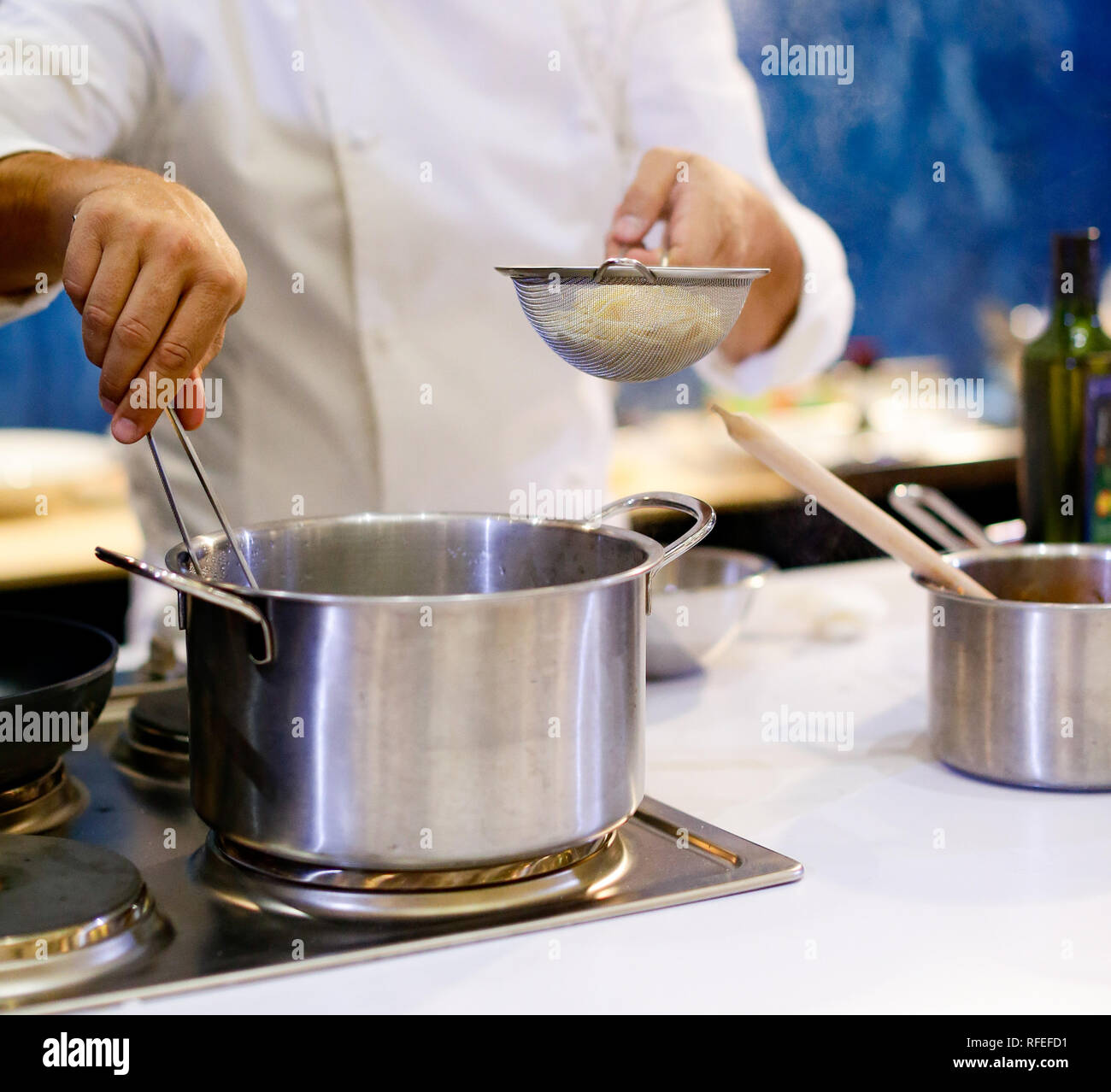 One pot spaghetti hi-res stock photography and images - Alamy