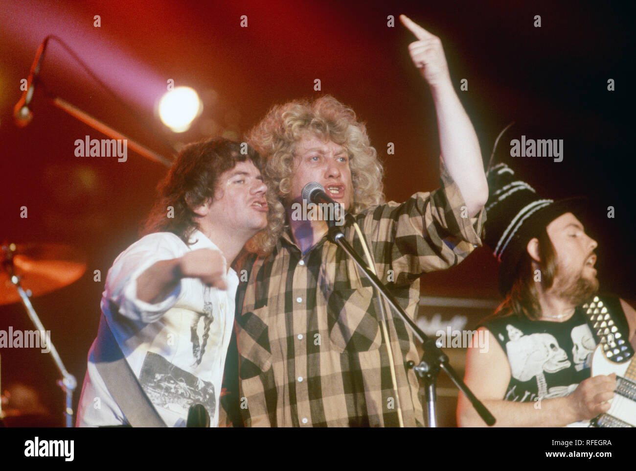 British band Slade in January 1985 in Neuwied (Germany). Jim Lea (l ...