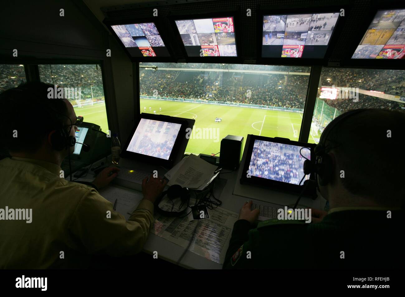 Police control room usa hi-res stock photography and images - Alamy