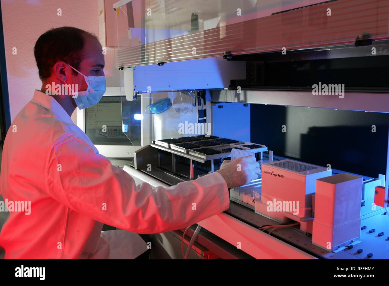 Dna fingerprinting analysis hi-res stock photography and images - Alamy