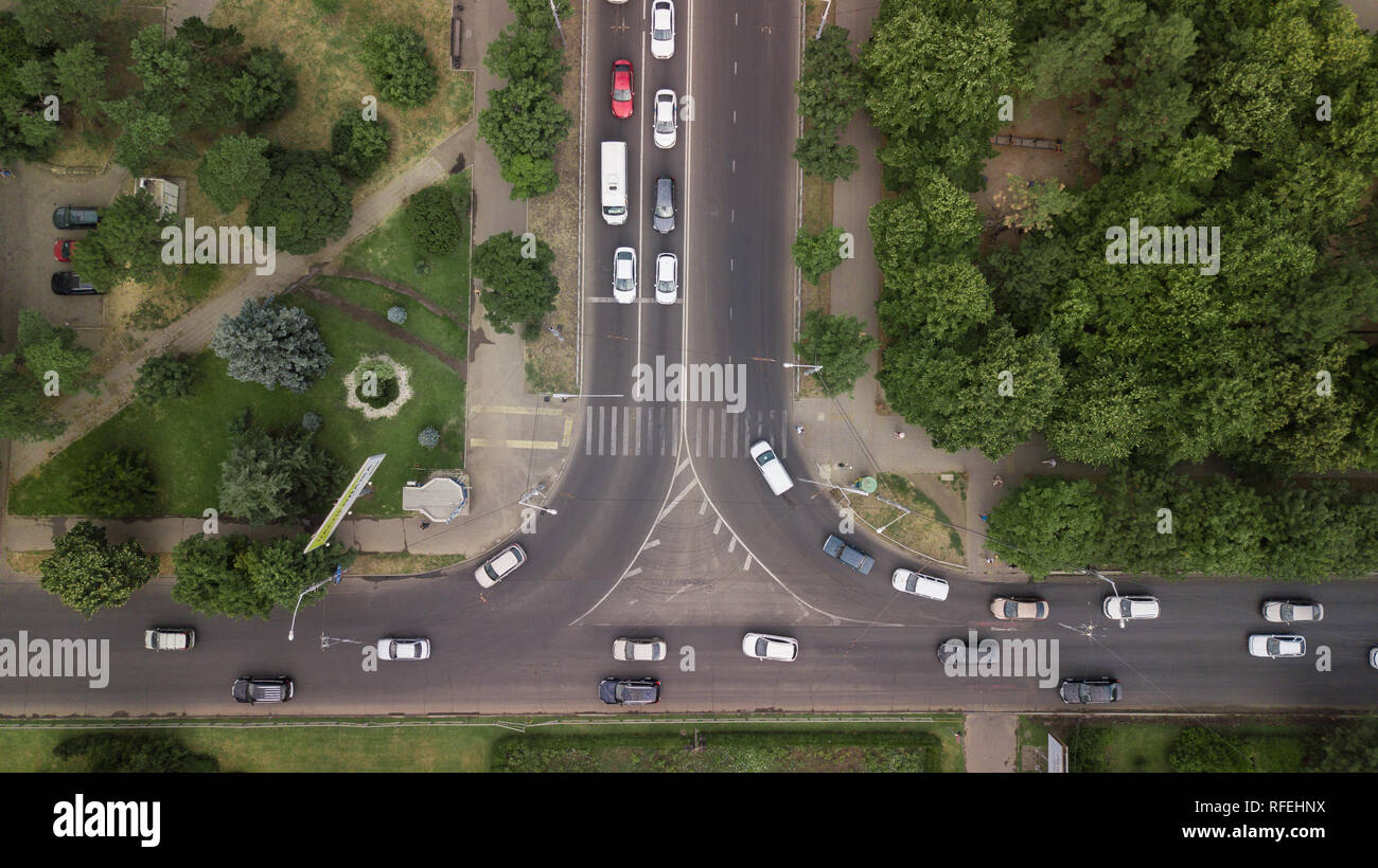 Top view road cars on speedway and city traffic Stock Photo - Alamy