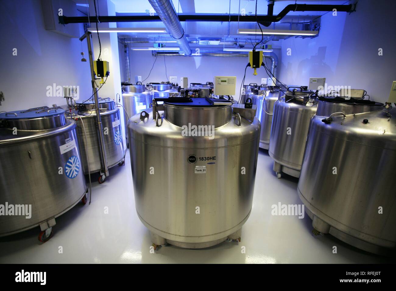 Refrigeration cells hi-res stock photography and images - Alamy