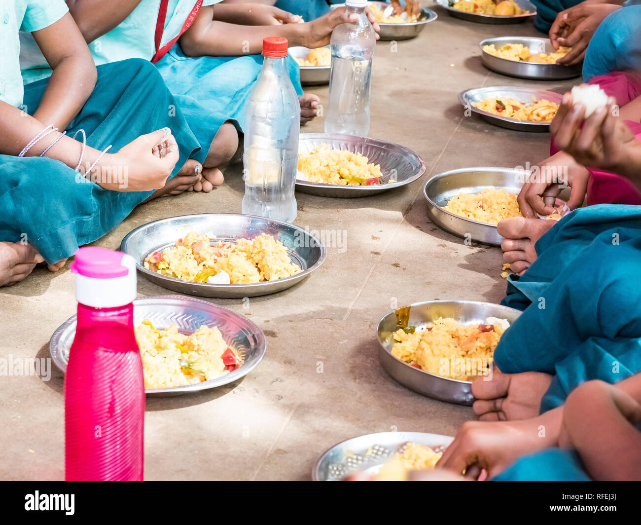 Poor indian children eating hi-res stock photography and images - Alamy