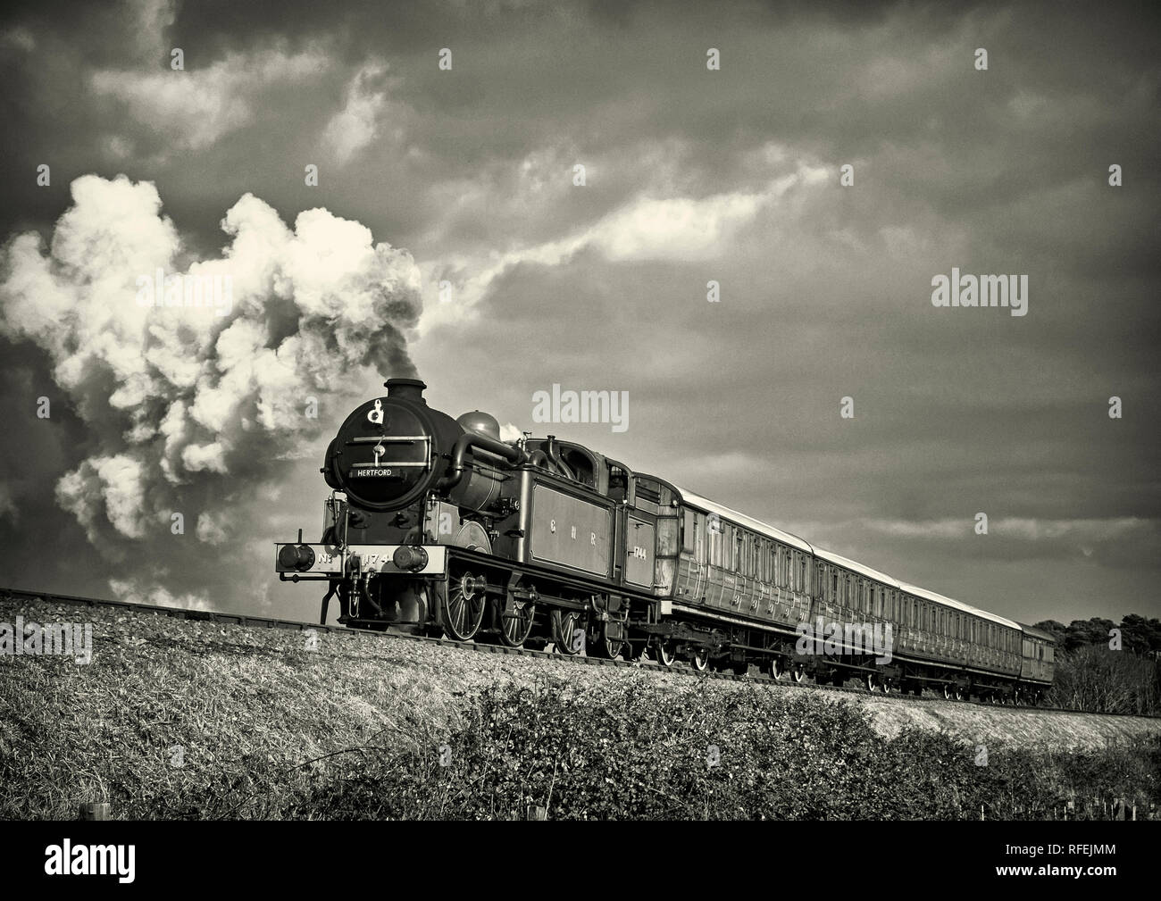 Ex GNR N2 class loco and a Gresley designed Quad-Art set of articulated ...