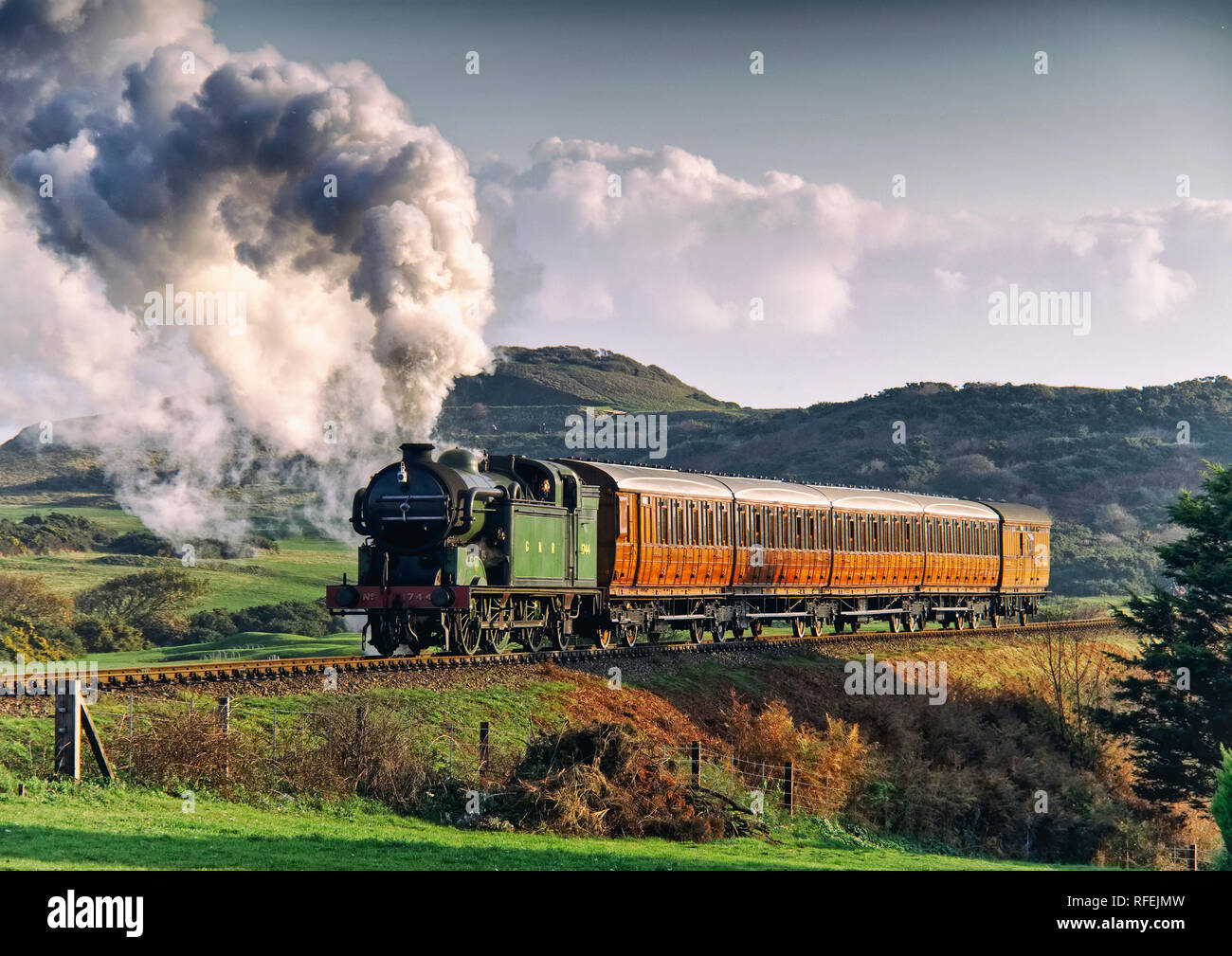Ex GNR N2 class loco and a Gresley designed Quad-Art set of articulated ...