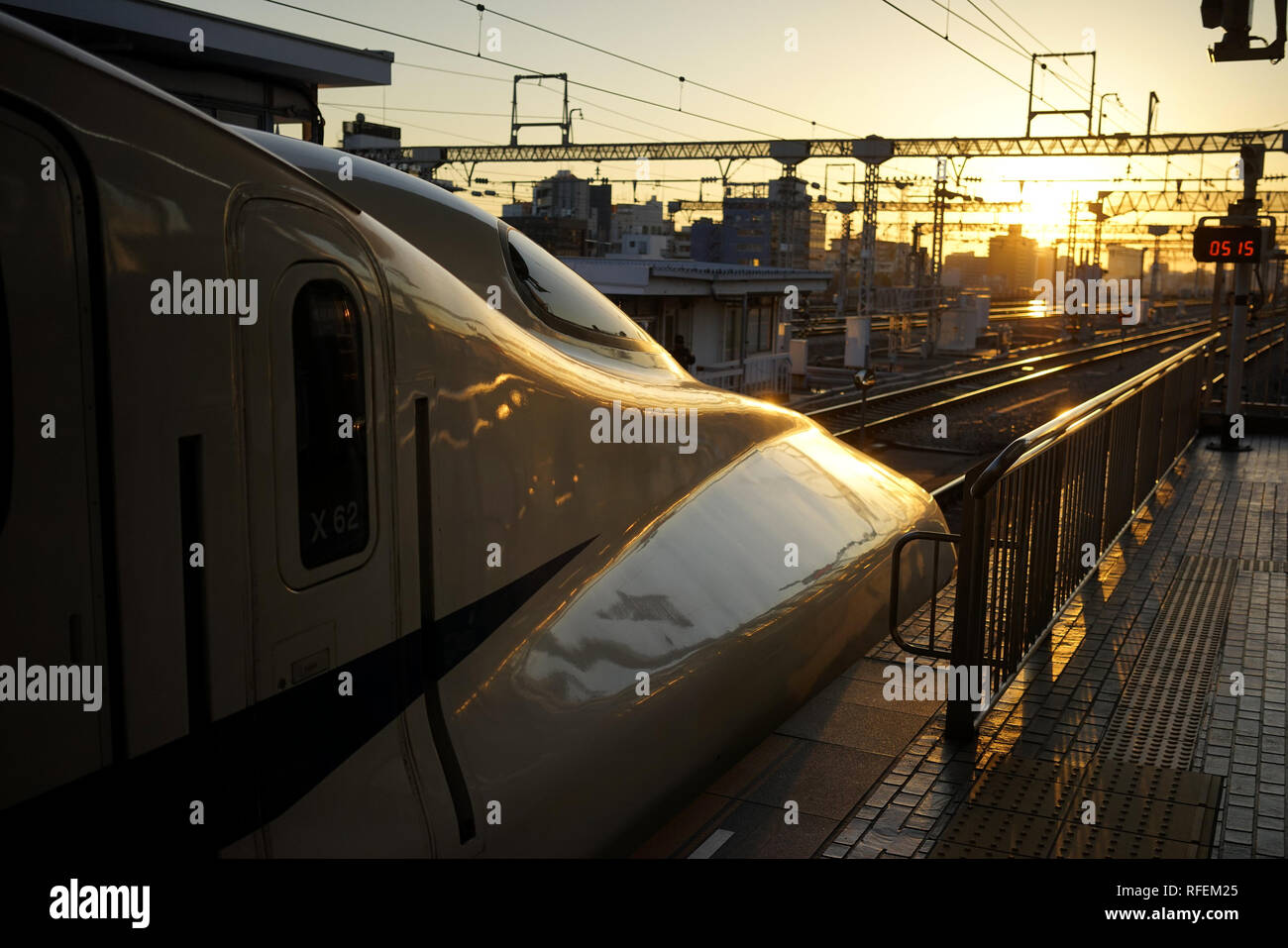 Osaka shinkansen hi-res stock photography and images - Alamy