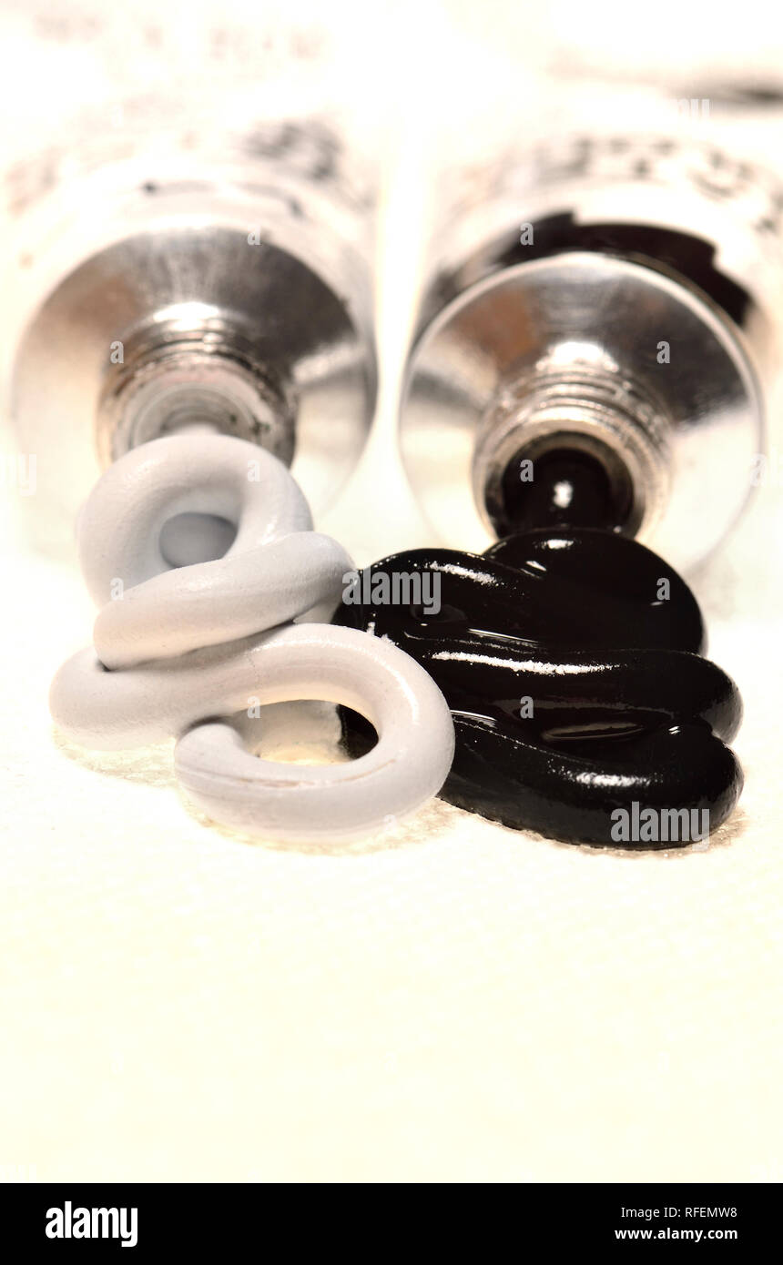 Black paints hi-res stock photography and images - Alamy