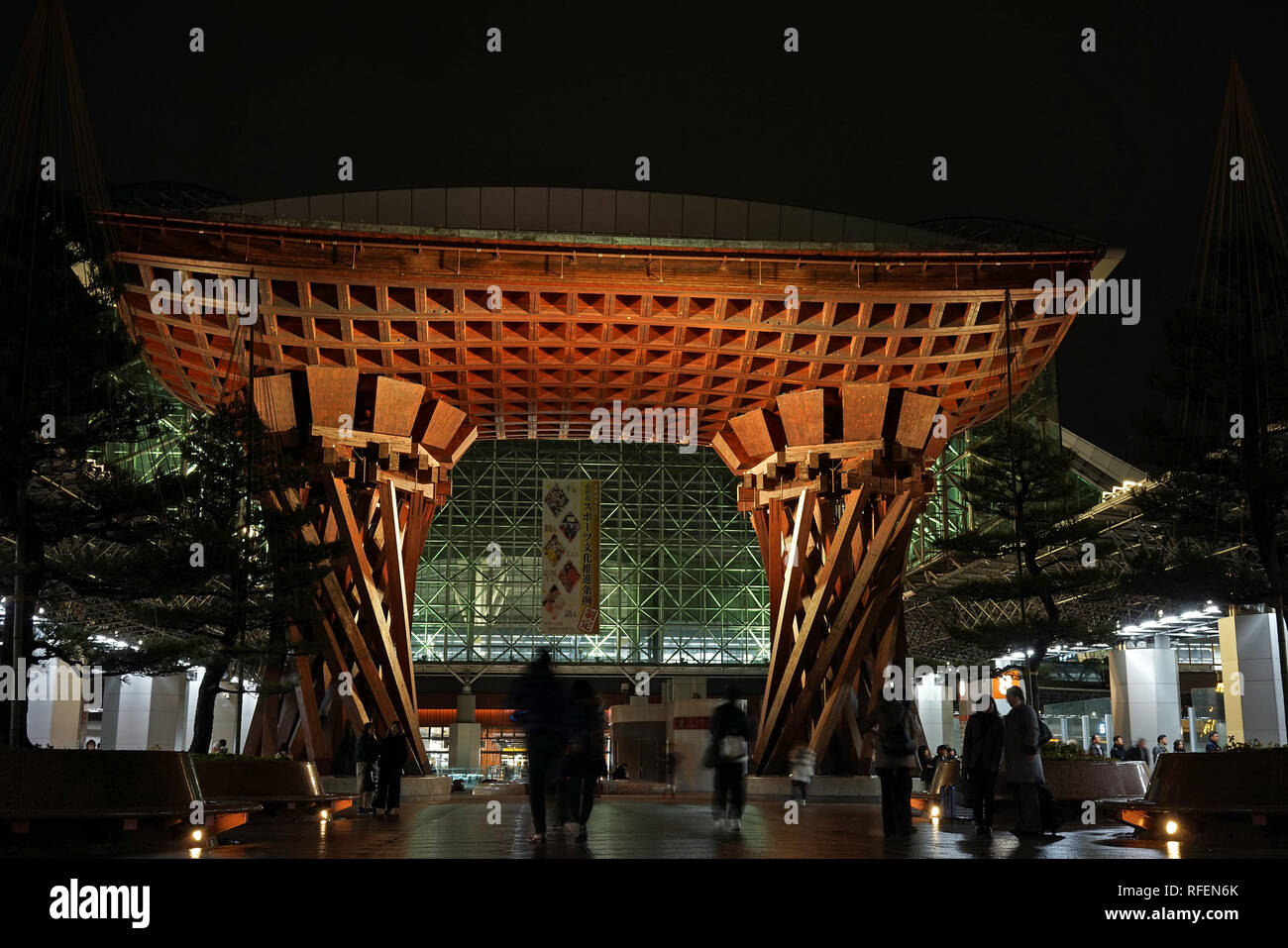 Drum gate of kanazawa station hi-res stock photography and images - Alamy
