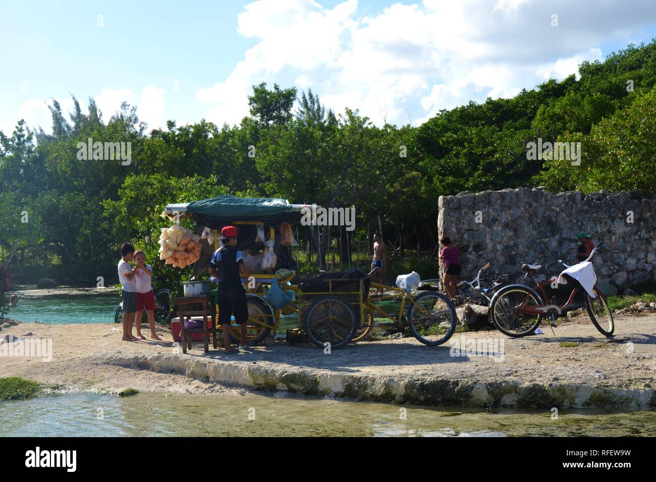 Palm vendor hi-res stock photography and images - Alamy