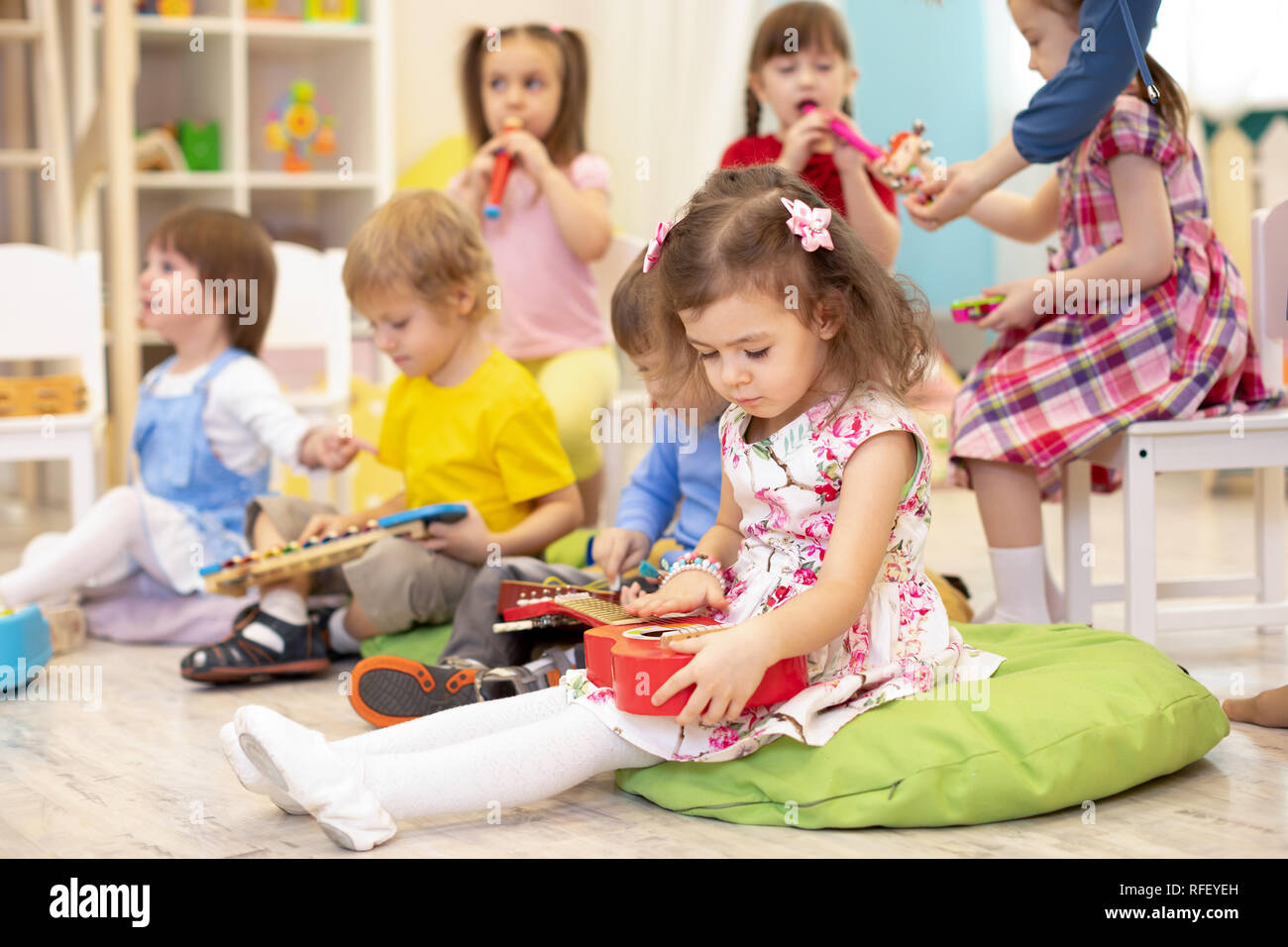 School music room instruments hi-res stock photography and images - Alamy