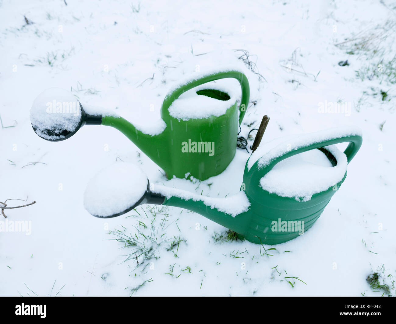 Snow covered watering cans hi-res stock photography and images - Alamy