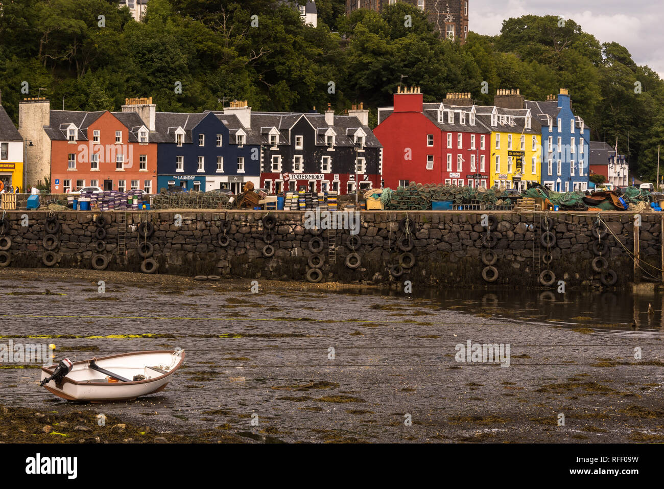 Scottish terrace houses hi-res stock photography and images - Alamy