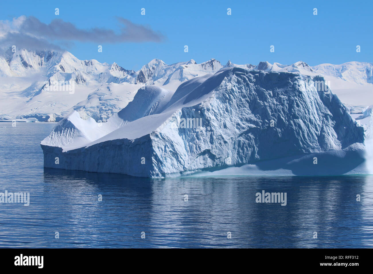 Southernmost continent hi-res stock photography and images - Alamy