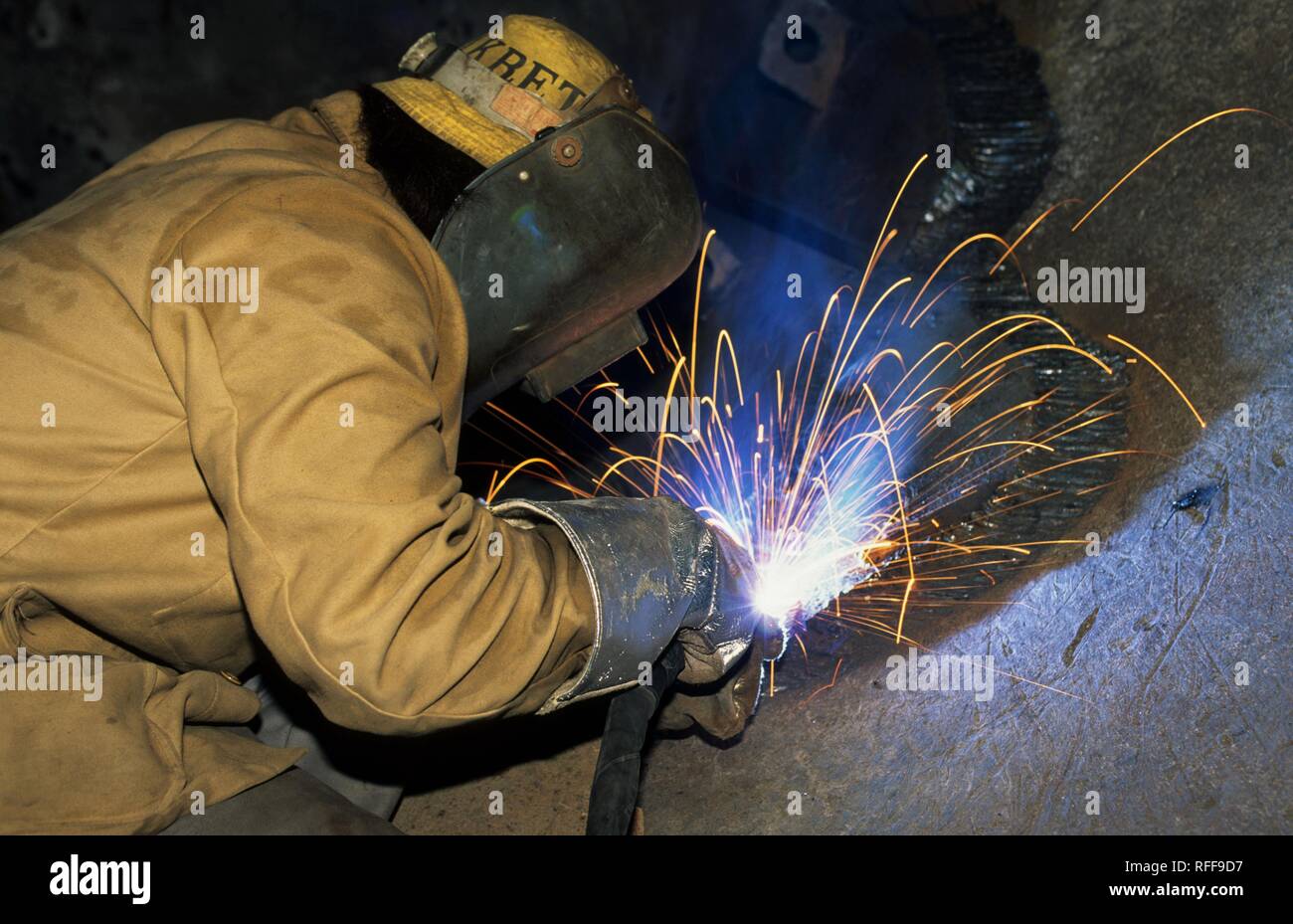 Welding a huge container a hi-res stock photography and images - Alamy