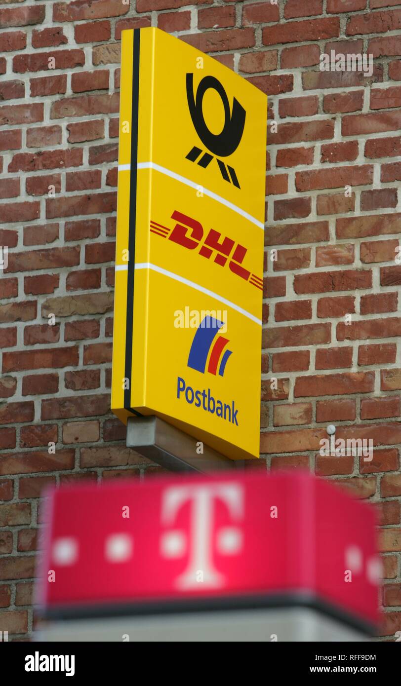 Dhl logo emblem hi-res stock photography and images - Alamy