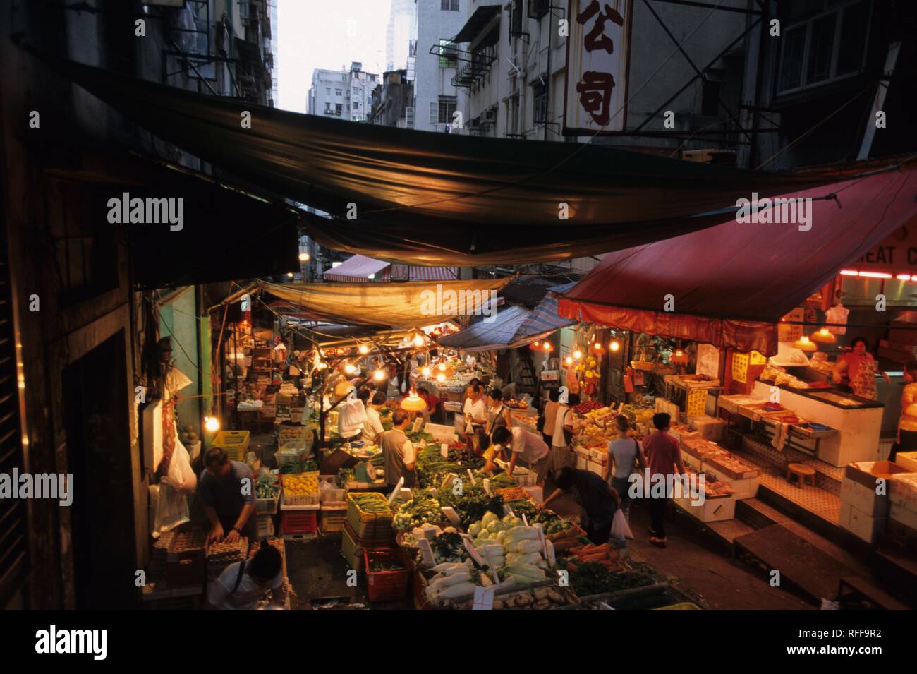 Central markets china shopping asia hi-res stock photography and images ...