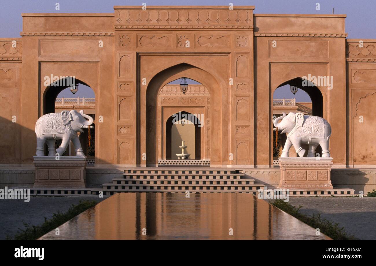 Oberoi Udaivilas Resort at Pichola lake, Udaipur, Rajasthan, India ...