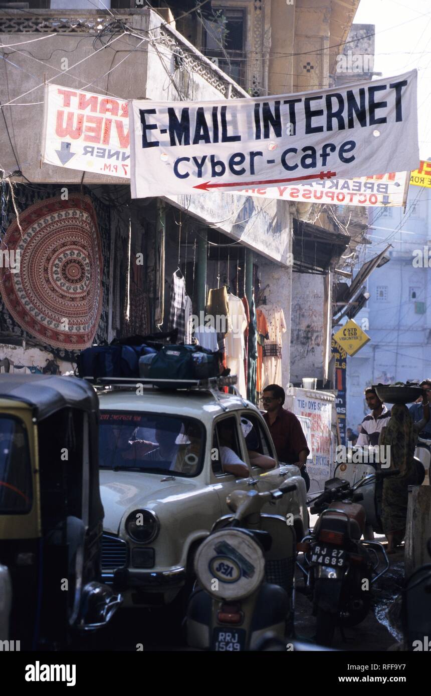 Cyber cafe india hi-res stock photography and images - Alamy