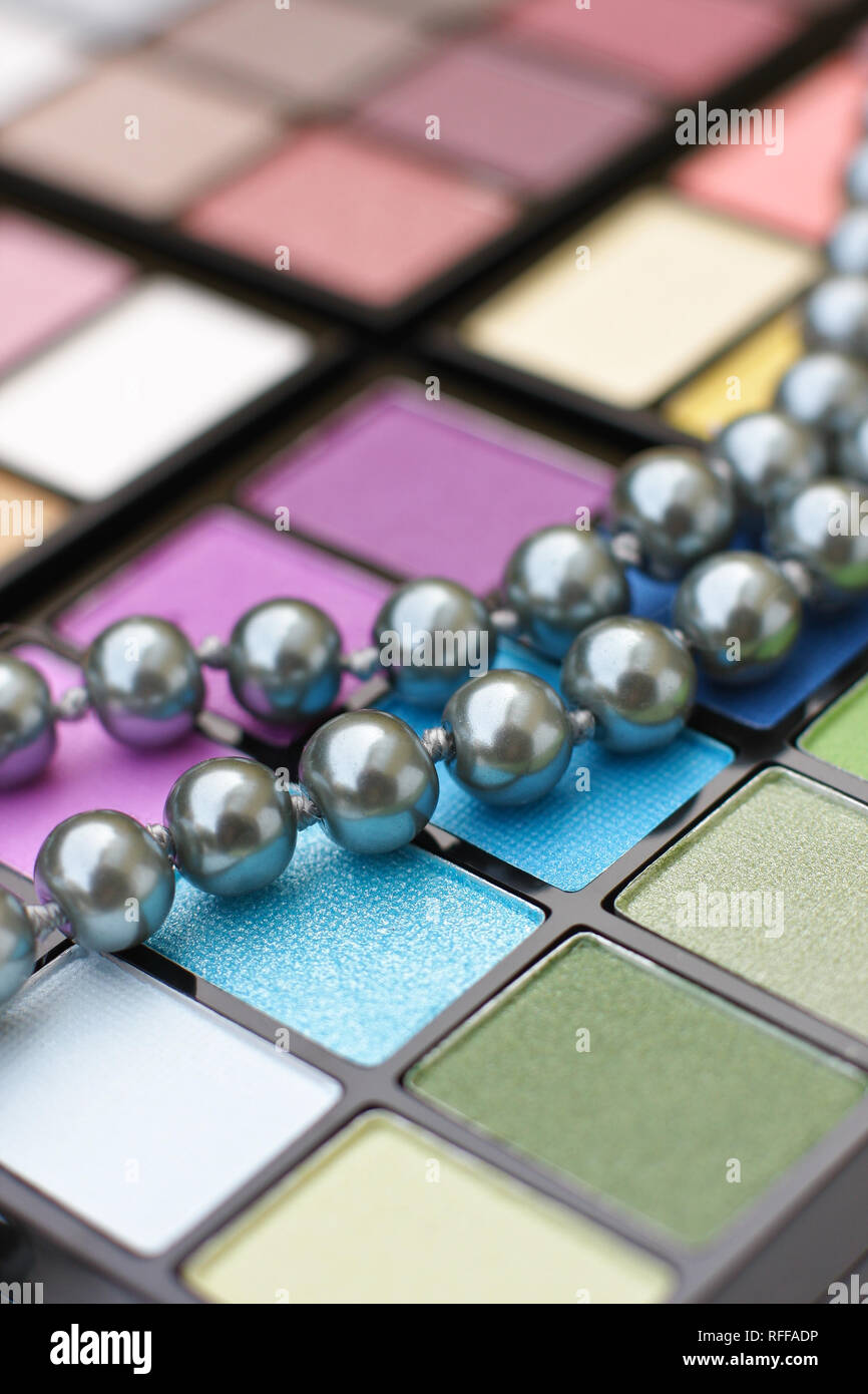 Silver pearls hi-res stock photography and images - Alamy