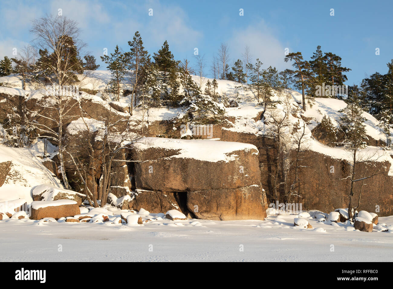 Rock winter hi-res stock photography and images - Alamy